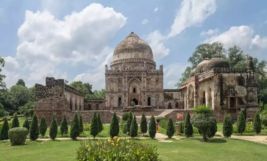 Top 10 Places to Visit in South Delhi, India - Explore Now!