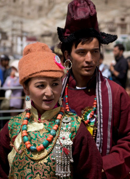 Ladakh Traditional Dress | Top 10 Traditional Clothes for Male & Female ...