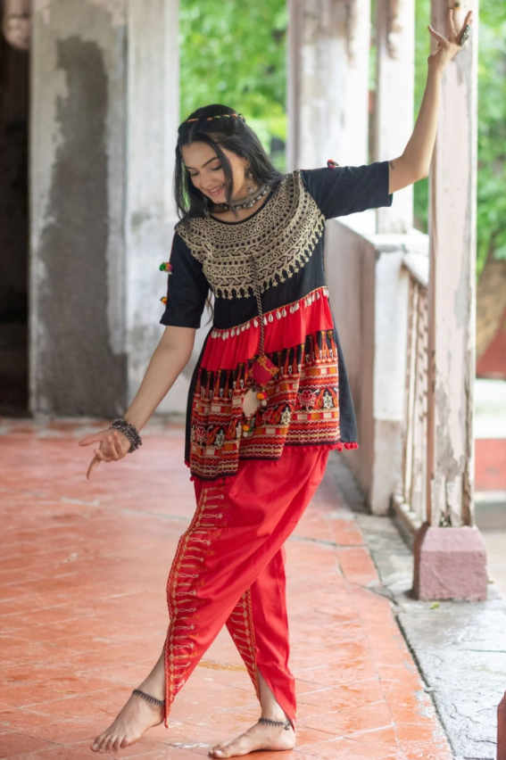 Gujarati Dress for Female | Top 10 Gujarati Traditional Costumes for Female