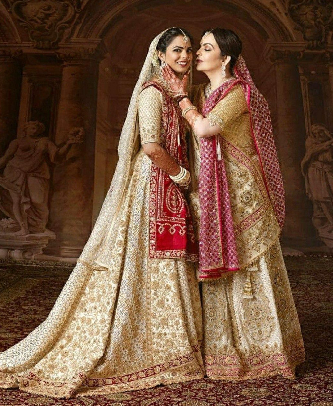 Gujarati Dress for Female | Top 10 Gujarati Traditional Costumes for Female