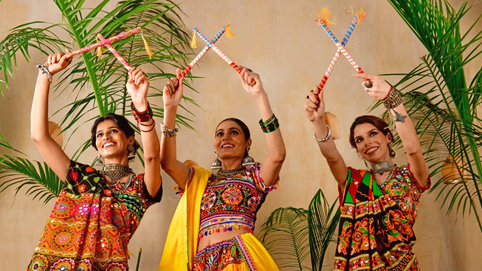 Gujarati Dress for Female | Top 10 Gujarati Traditional Costumes for Female