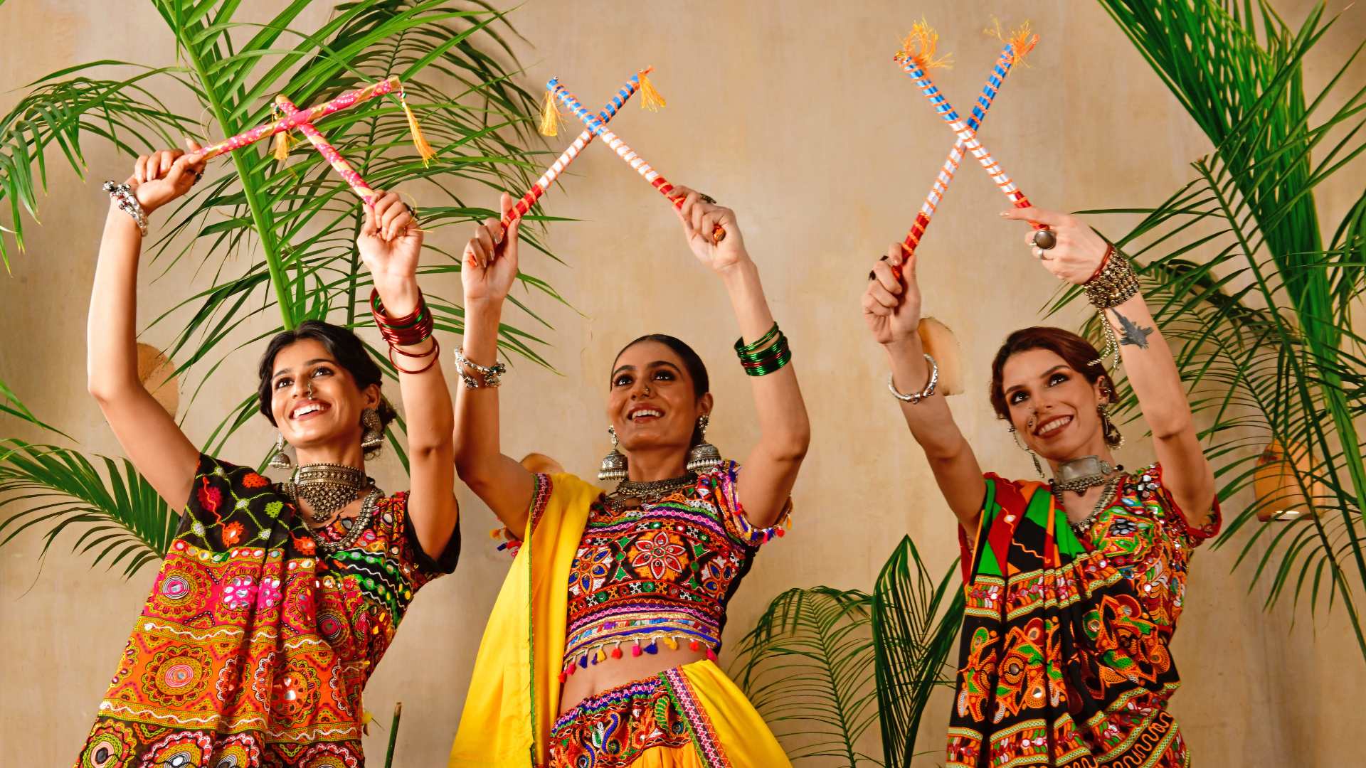 Gujarati Dress for Female | Top 10 Gujarati Traditional Costumes for Female