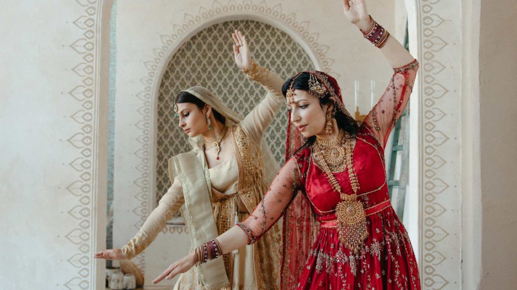 Traditional Dress of Uttar Pradesh | Top 10 Traditional Costumes for ...