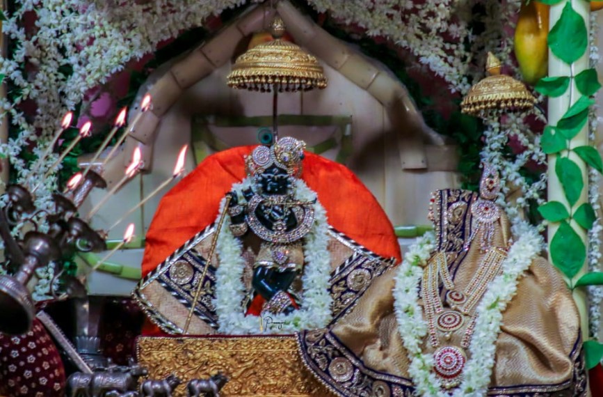 Radha Raman Temple Vrindavan: A Divine Spiritual Journey - Indian ...
